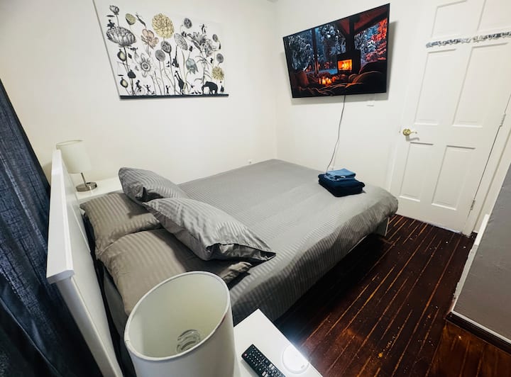 Sunny Entire Apartment . - Forest Hills - Queens NY