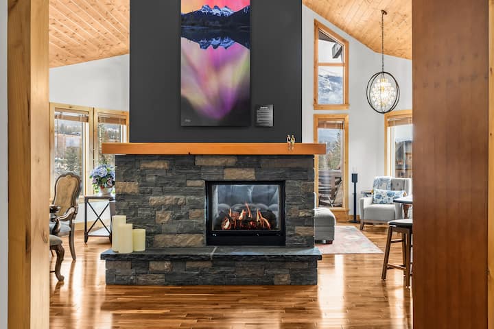270° Mountain View Corner Penthouse • 3br/3ba - Canmore