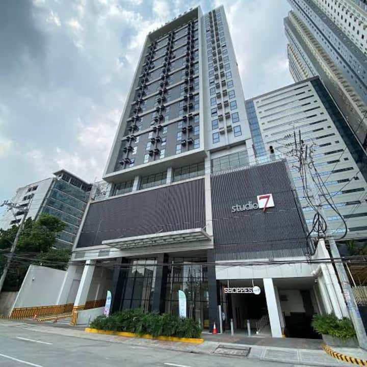 Convenient & Cozy Studio Near Gma Mrt - Studio 7 - Quezon City