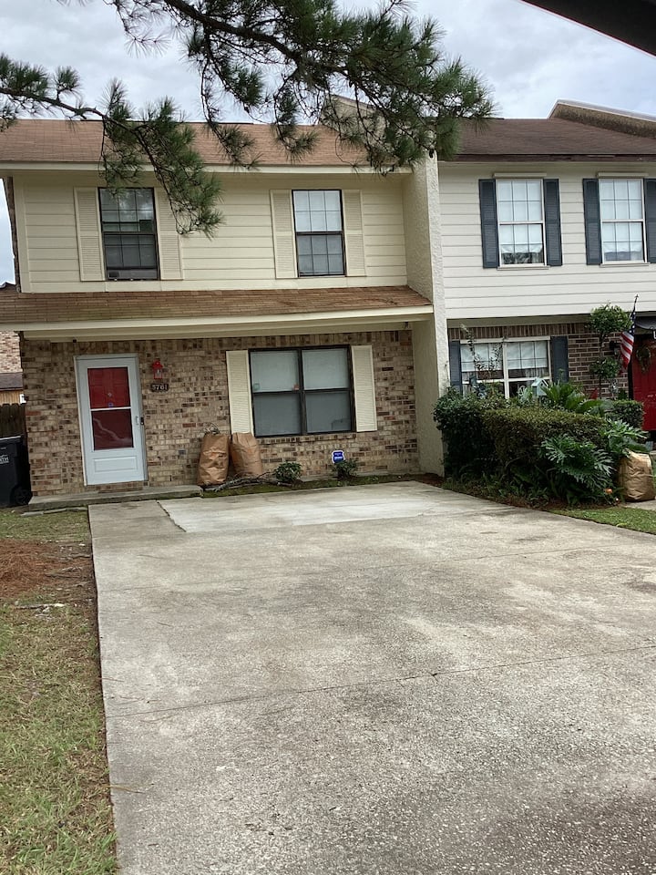 Townhome In North Charleston - Charleston, SC