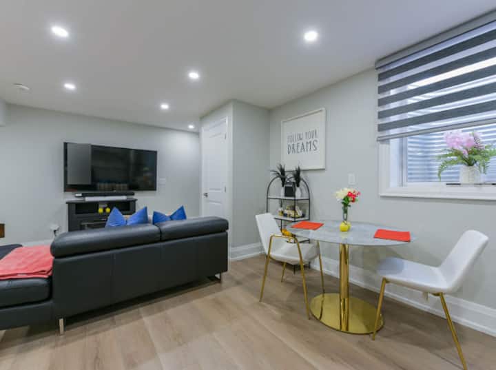 Modern 2 Bedroom Getaway In Oakville - 奧克維爾