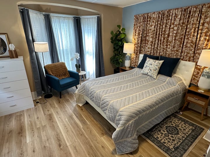 Cute Apartment With Parking - Portland, ME