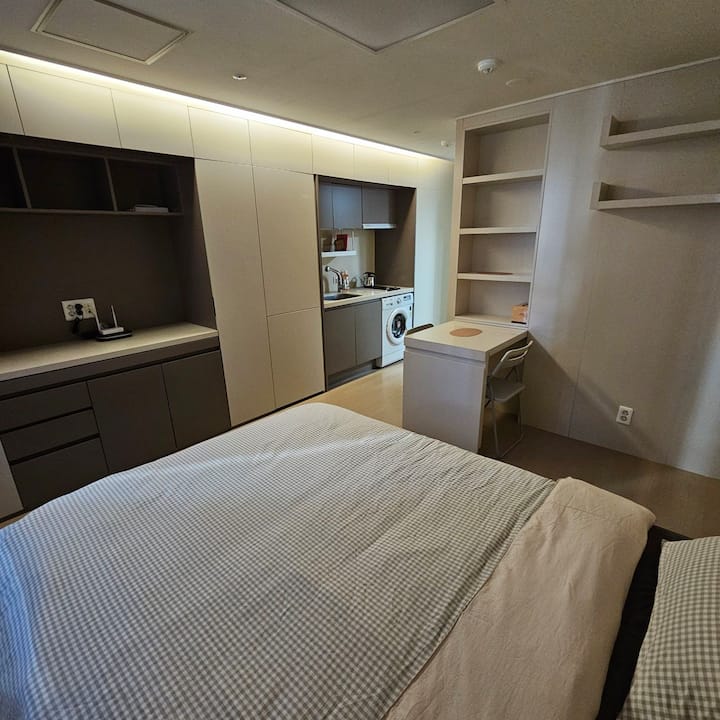 Mstar 300, Line 9, 1 Minute, Tv, Sofa - Seoul