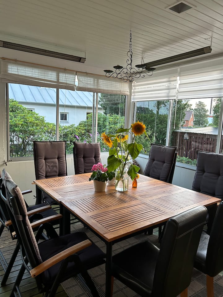 Stort Hus Med Trädgård Kort Bilresa Från Stranden - Laholm