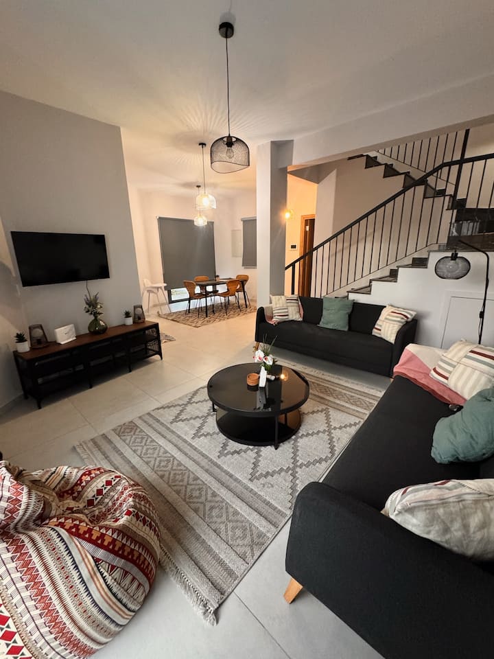 Modern & Spacious Home 500m From The Beach. - Limassol