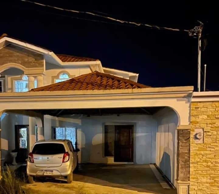 Airbnb - La Esperanza