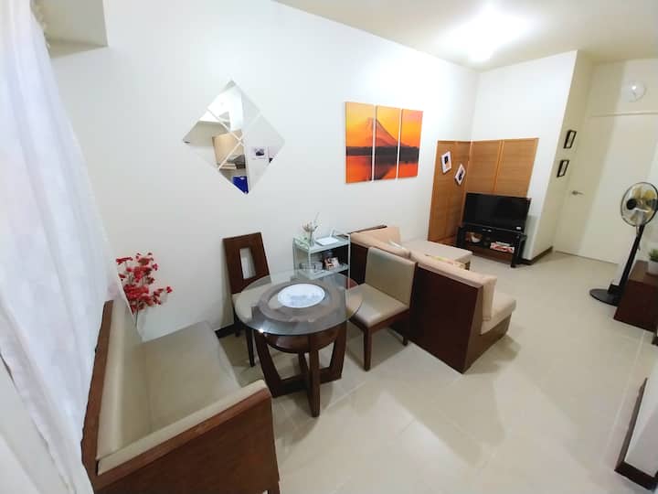 Cozy 2br Condo Near Bgc W/ Fast Wi-fi And Freebies - Makati