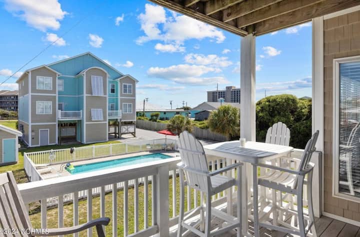 Summer Vacation! Pool, Parking, Walk To The Beach - Morehead City, NC