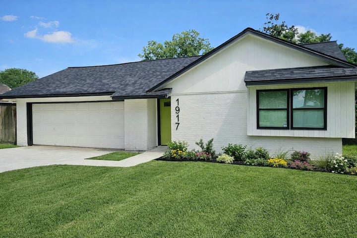 2 King, 1 Queen Remodeled Fenced Yard,  Nasa Kemah - League City, TX