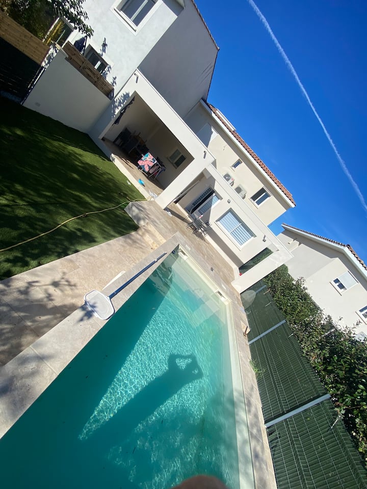 Location De Villa Piscine/clim - Lunel