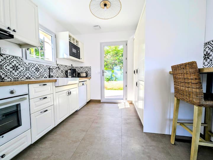 Villa La Vague : 1km Bord De Mer + Jacuzzi 8 Pl - Sanary-sur-Mer