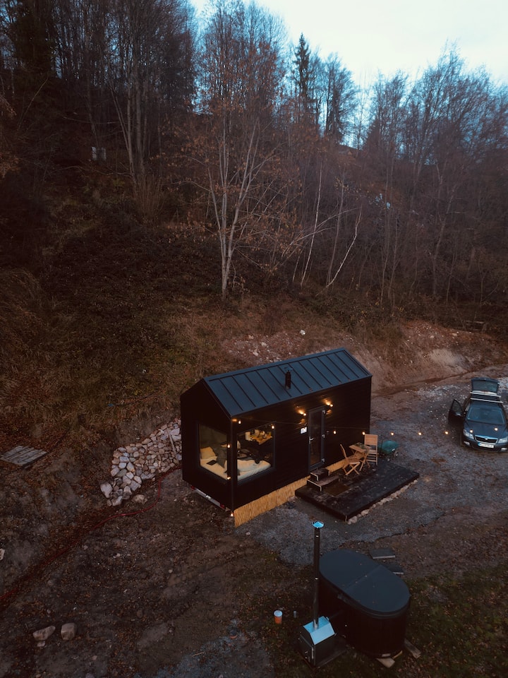 Cozy Couples Tiny Retreat With Hot Tub - Transylvania