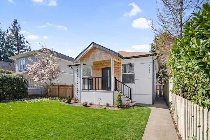 Luxury New Home Near Waterfront! - Everett, WA