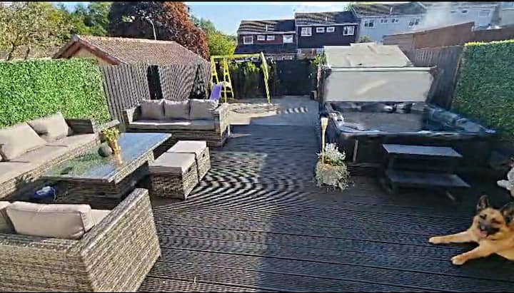 Beautiful Comfortable Bedroom - Hamilton, UK