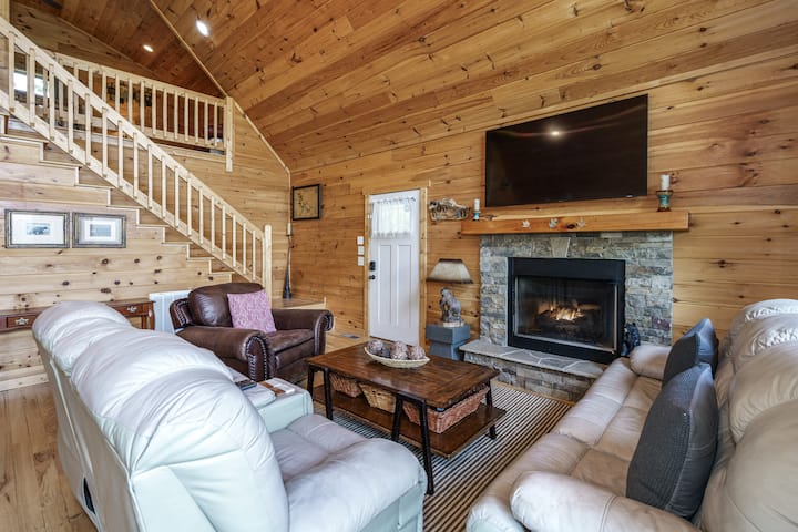 Dog-friendly Chalet With Fenced Yard - Sleeps 6 - Murphy, NC