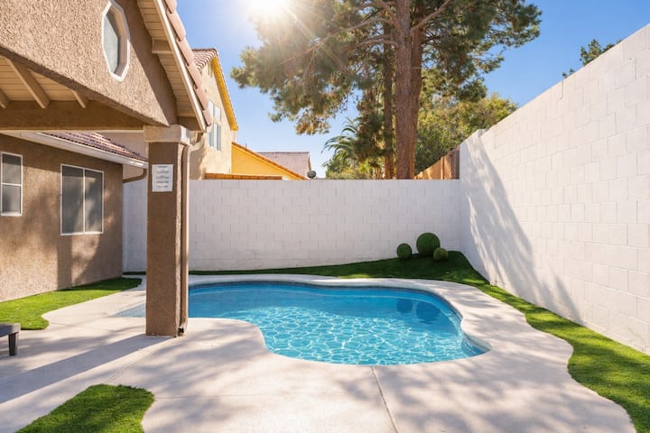 Charming Home With Pool And Arcade Game! - Henderson, NV