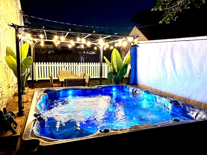 Cottage On Yale Avenue With *Hot Tub* Pet Friendly - Tulsa, OK