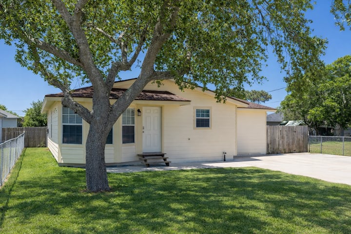 Seaside Serenity Entire Home With Fenced Yard Deck - コーパス・クリスティ, TX