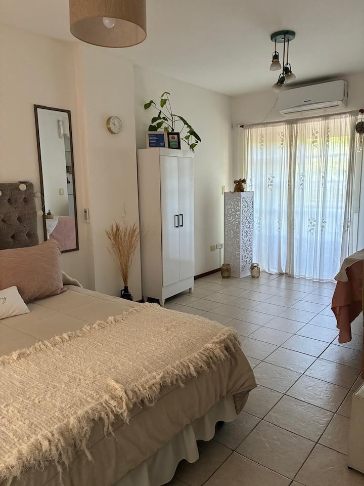 Lo De Lolo
Monte Grande
A Minutos Del Aeropuerto - Aeropuerto Buenos Aires Ezeiza (EZE)