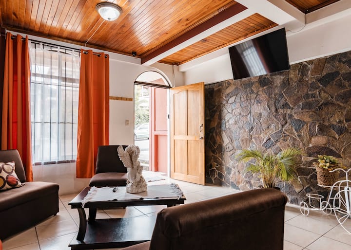 La Fortuna Central Home - La Fortuna