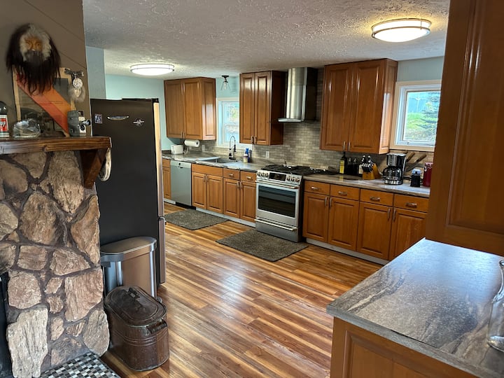 Bear Mountain View 4br House-  25 Min Outside City - Anchorage, AK