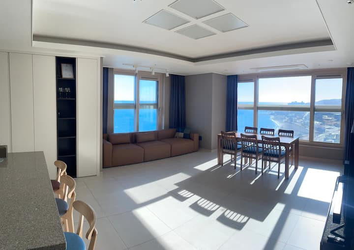 울산 Kcc 60평형
(파노라마오션뷰/
강동해변 메인비치앞)
침실3개,욕실2개,75인치tv - 신현동