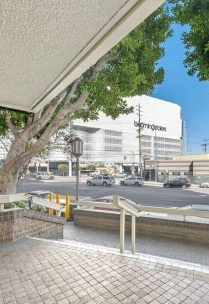 Across From Cedars Sinai And Beverly Center. - West Hollywood, CA