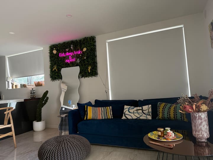 Beachside Private Bedroom And Bathroom - Broadbeach