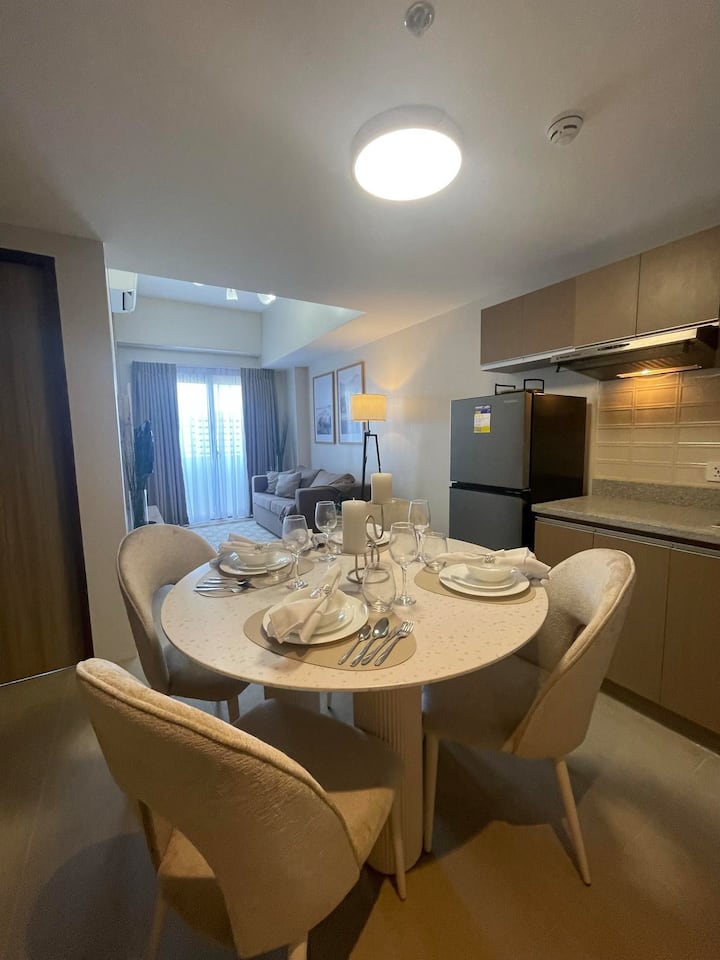 2022 Elegant 1 Bedroom W Balcony & Fast Wifi - Cebu