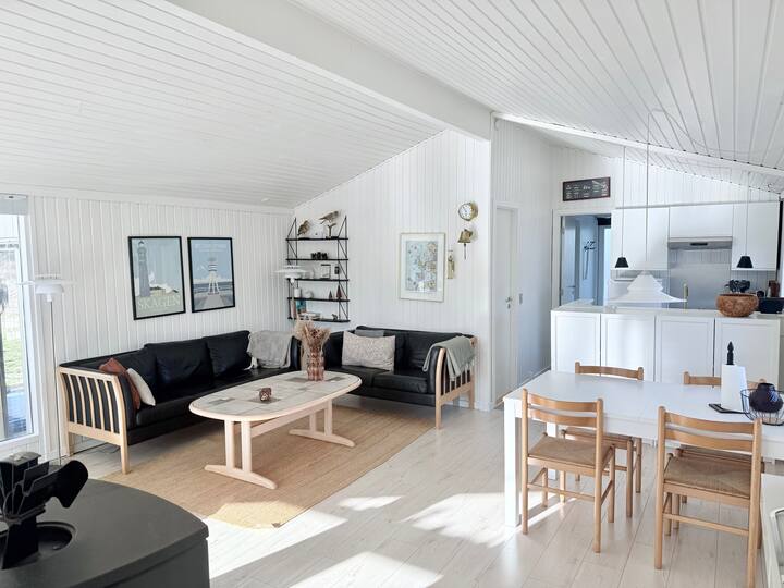 Hyggeligt Sommerhus Med Unik Beliggenhed! - Denmark