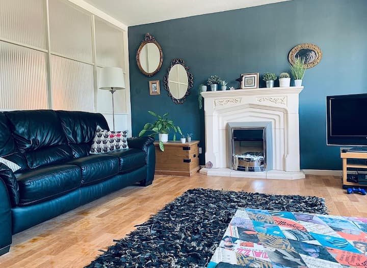 Light, Spacious Apartment Room - Royal Leamington Spa