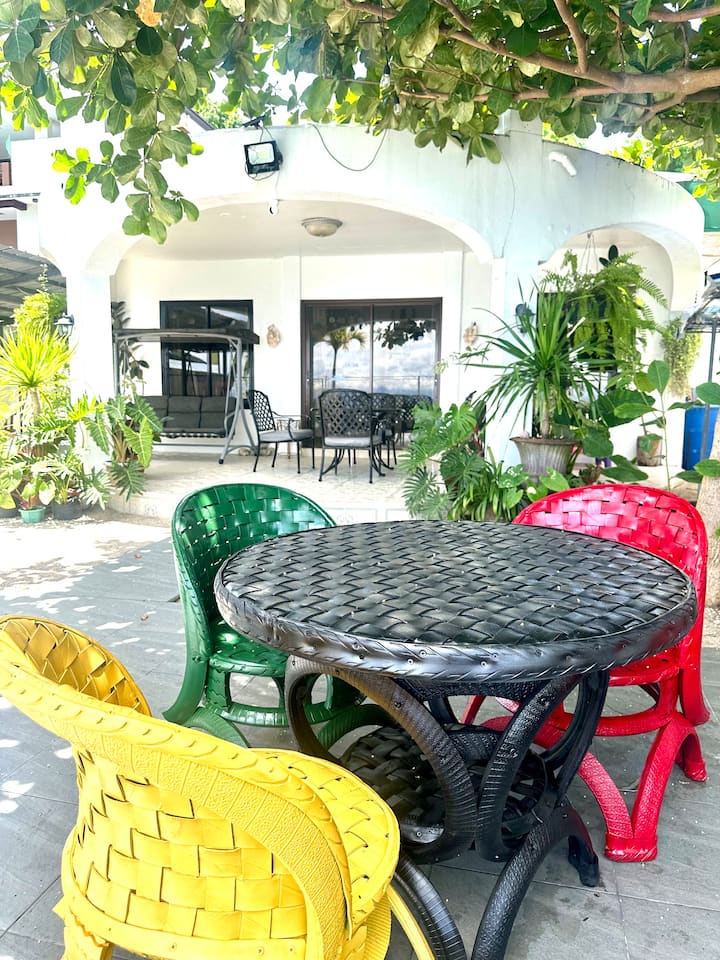 Casa Mandulia Beachfront House (13 Pax) - Lobo