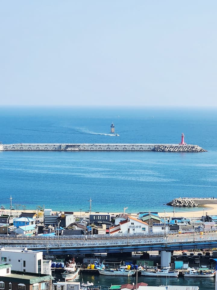 [지니] 썬라이즈호텔 #오션뷰 #시티뷰, 시내중심, 개인 Ott 가능, 주중특별할인가 - Sokcho-si