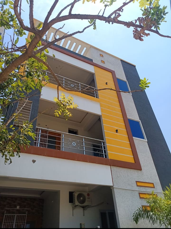 Rrrhomestay(5bhk)call@7013369865 - 蒂魯帕蒂
