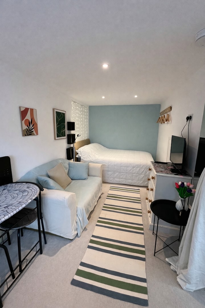 Private Studio Annexe With Parking - Worthing Beach