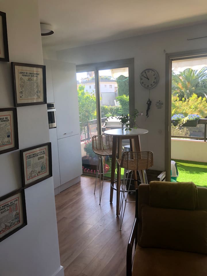 Chambre Dans Appartement De 68m2 - Antibes