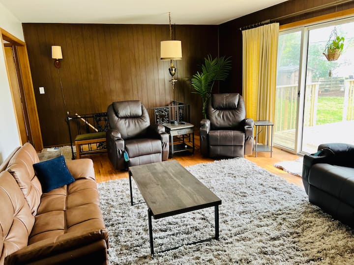 Cozy Ames Getaway With 75 Inch Tv Waiting For You! - Iowa State University, Ames