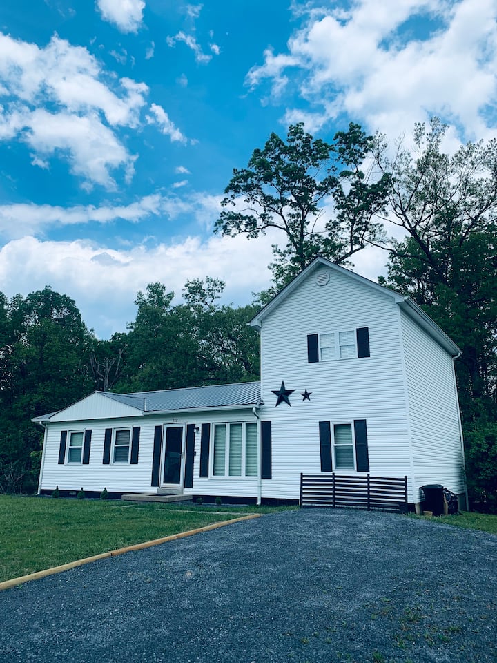 Oak Hill Oasis/ Mins To Nrg+ace/hot Tub - Hilltop, WV