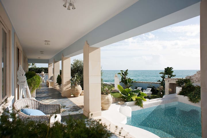 Luxury Villa W/ Pool & Sea Access | 7br, Sleeps 14 - Avola