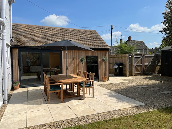 Stylish Semi-detached House In Idyllic Location - Witney