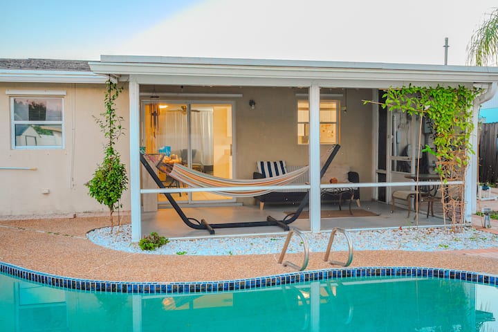 Gardens Getaway W/ Private Pool & Yard - Palm Beach County, Juno Beach