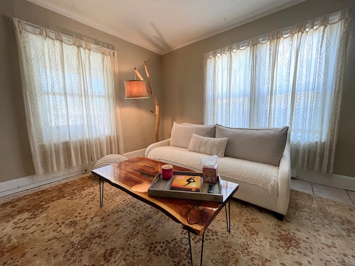 *Apartment In St. Petersburg (Minutes From Dtsp)* - St. Petersburg, FL