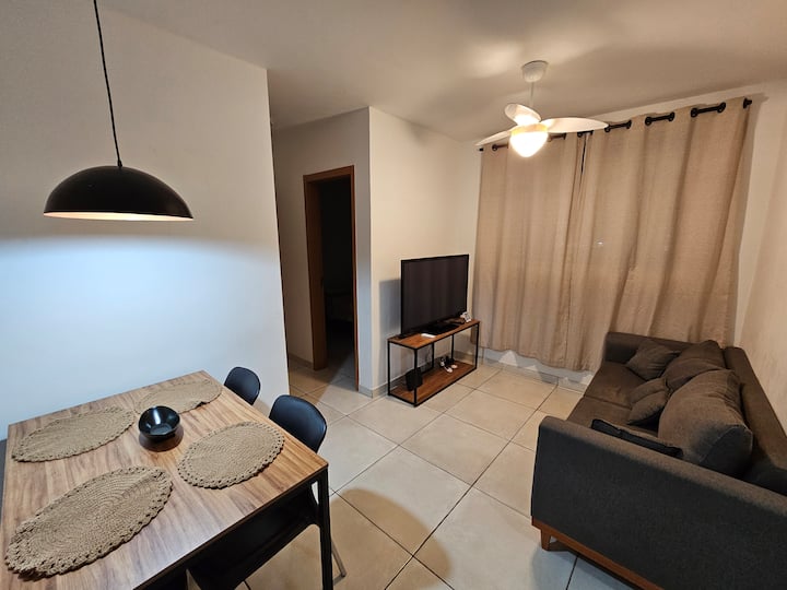 Apartamento Confortável Próximo A Uel E Shoppings. - Londrina