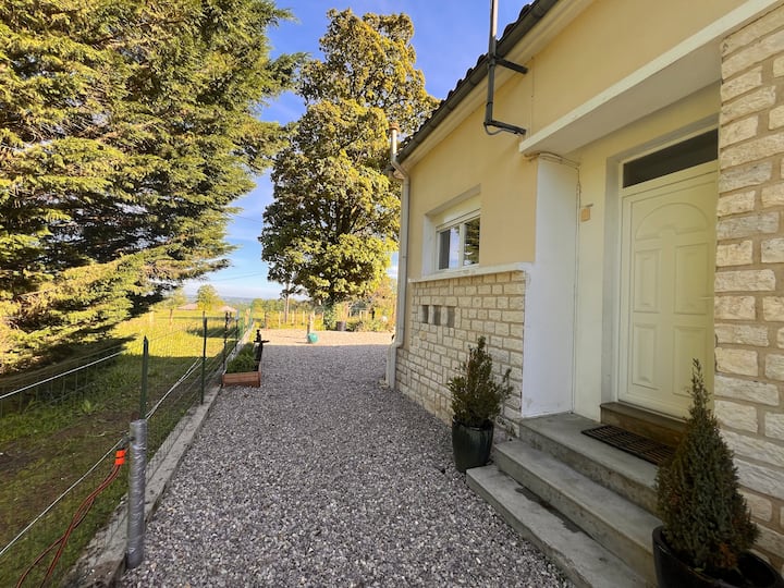 Charente Villa Entire Property Gorgeous View - La Rochefoucauld
