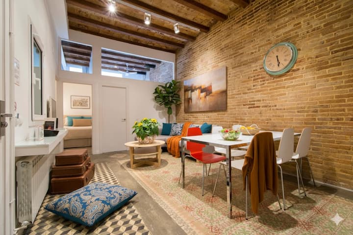 Happy Nice 10 Bedr Group Flat Pl Espanya 20 People - Castelldefels