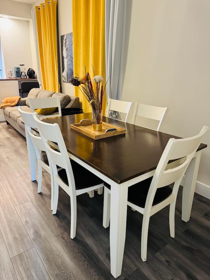 Families & Travelers+optional Private Upper Suite - K-Town - Chicago