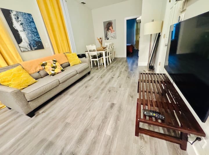 Modern 2br+optional Upper Suite | 1 Garage Parking - Andersonville - Chicago