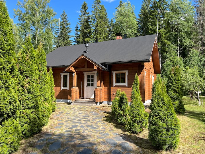 Tasokas Ja Rauhallinen Huvila Omalla Rannalla - Savonlinna