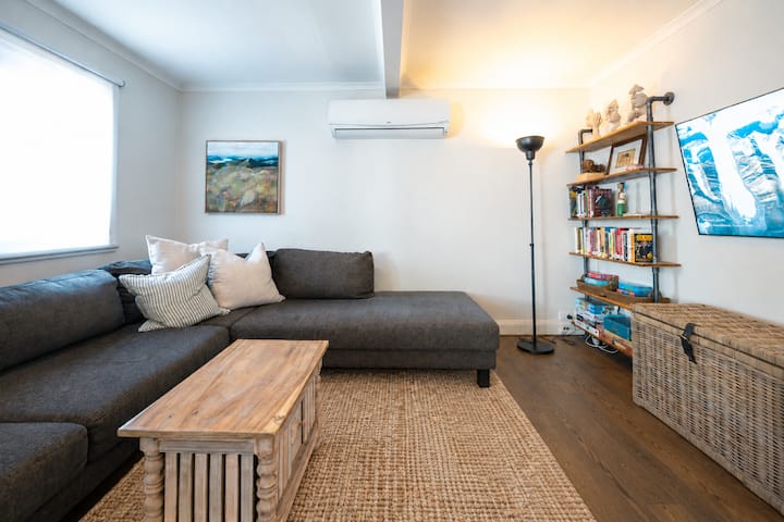 Noble Cottage - Cosy Family Stay, Kids Playspace - Dandenong