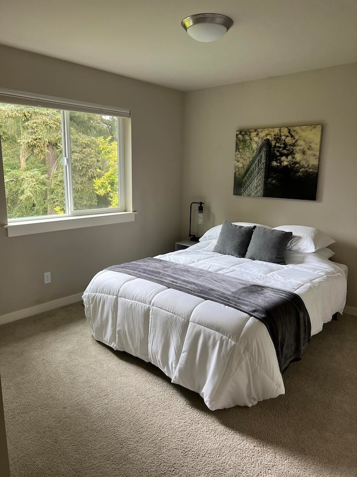 Room In Spacious Modern House - Edmonds, WA